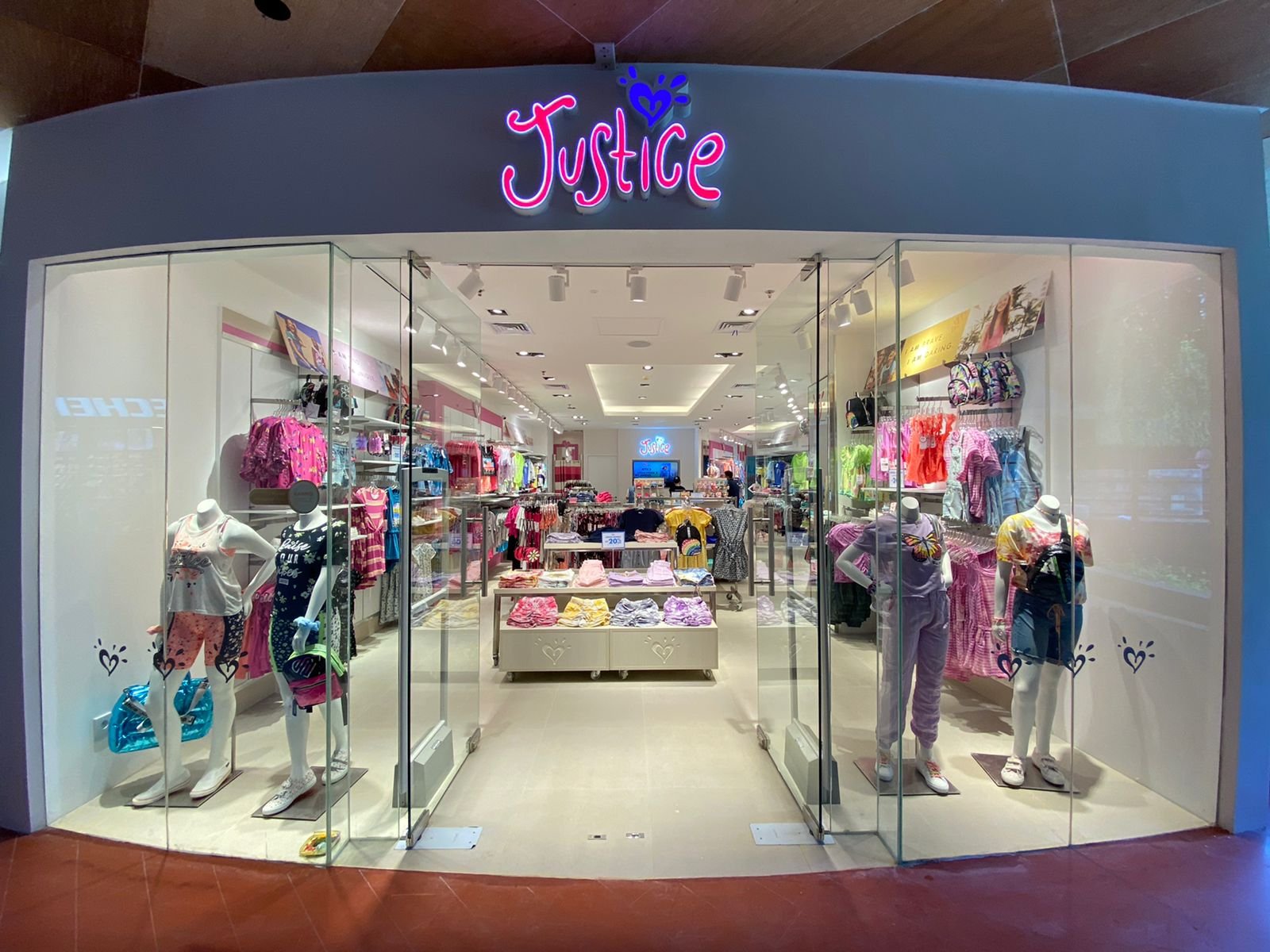 Justice Resmikan Toko di Bali Beachwalk Mall - Ganlop.com